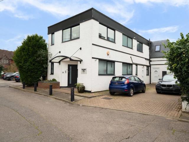 Apartment at Kingsbridge Road, Elmbridge