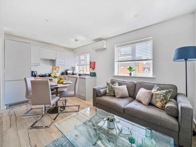 Apartment at Kingsclere Road, Basingstoke and Deane