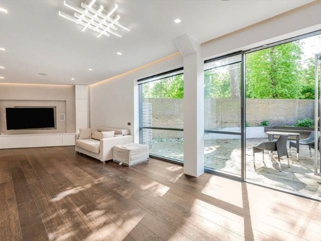 Apartment at Kingsford Street, Greater London