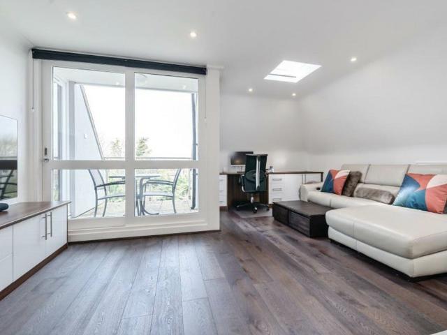 Apartment at Kingsgate Avenue, Greater London
