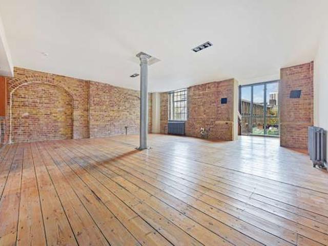Apartment at Kingsland Road, Greater London