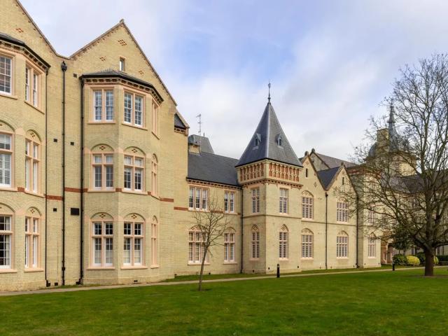 Apartment at Kingsley Avenue, Fairfield