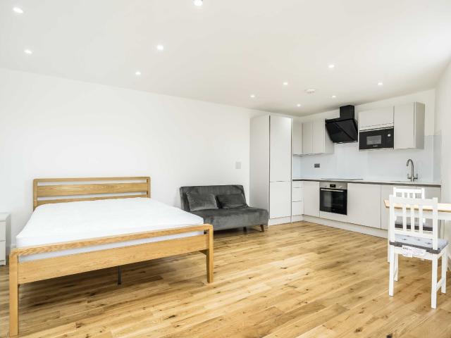 Apartment at Kingsley Road, Greater London