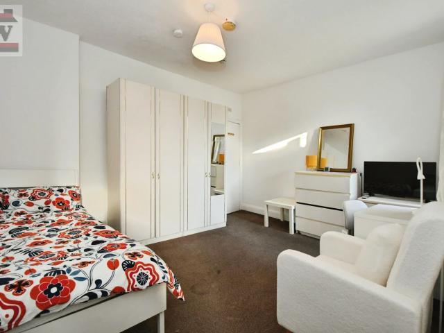Apartment at Kingsley Road, Greater London