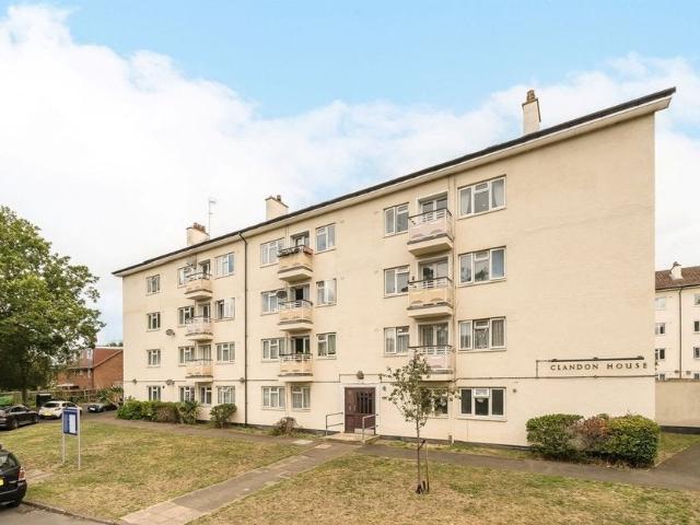 Apartment at Kingsnympton Park Estate, Greater London