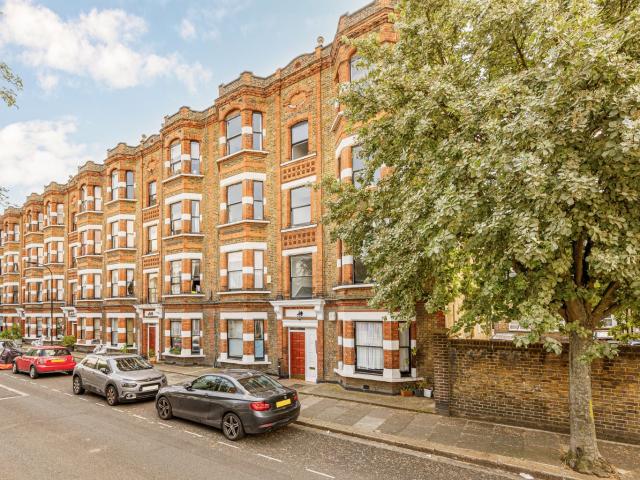 Apartment at Kingwood Road, Greater London