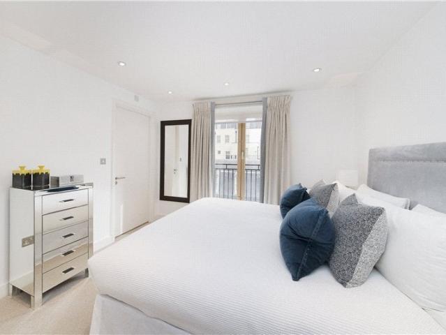 Apartment at Kinnerton Street, City of Westminster