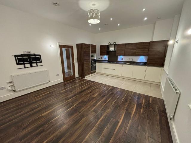 Apartment at Kinsale Close, Greater London