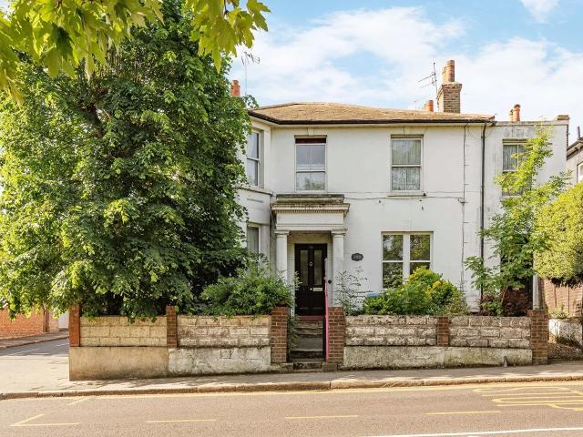 Apartment at Kirk Lane, Greater London