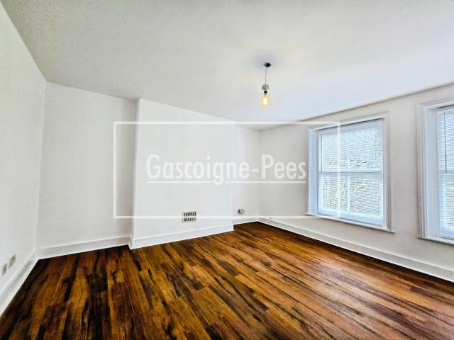 Apartment at Kirkleas Road, Greater London