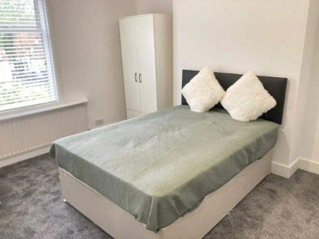 Room at Kirn Road, Greater London