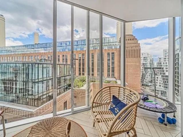Apartment at Kirtling Street, Greater London
