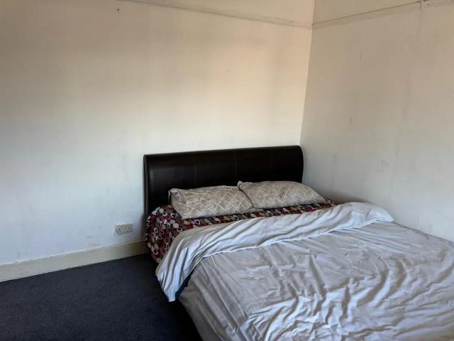 Apartment at Hounslow Road, Greater London