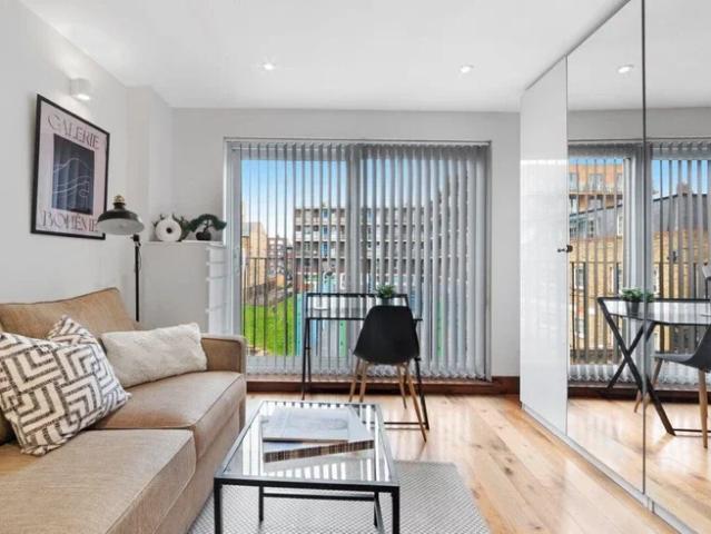 Apartment at Hoxton Street, Greater London