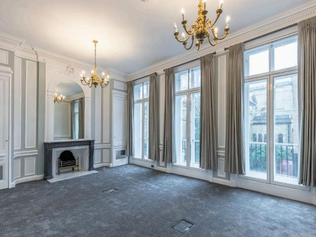Apartment at Hobart Place, City of Westminster