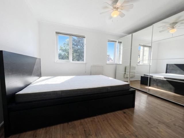 Apartment at Hoe Lane, Greater London
