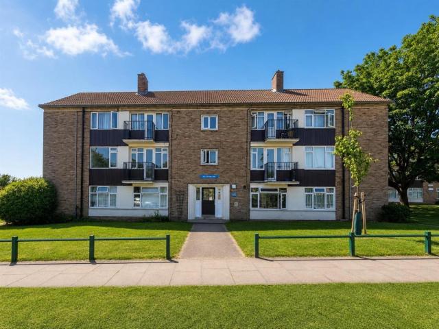 Apartment at Hoe Lane, Greater London