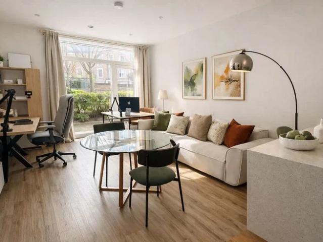 Apartment at Hogarth Lane, Greater London