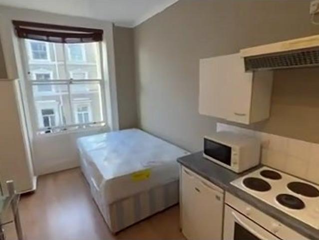 Apartment at Hogarth Road, Greater London