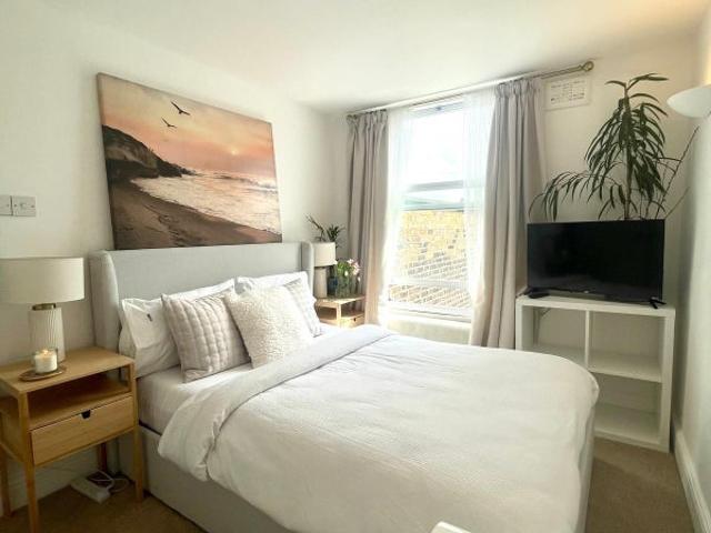 Apartment at Hogarth Road, Greater London