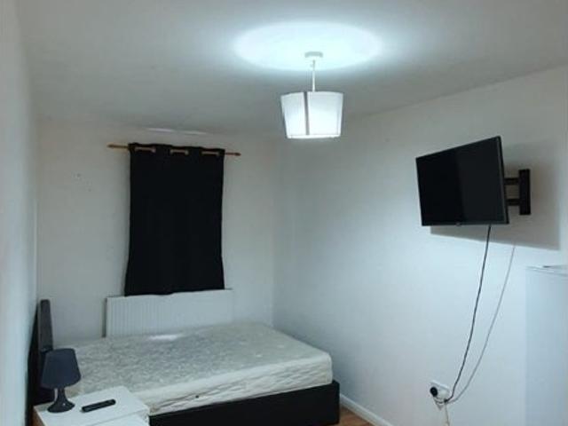 Room at Holburne Road, Greater London