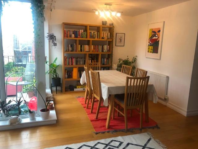 Apartment at Holden Avenue, Greater London