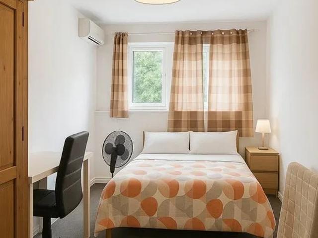 Room at Hollow Way, Oxford