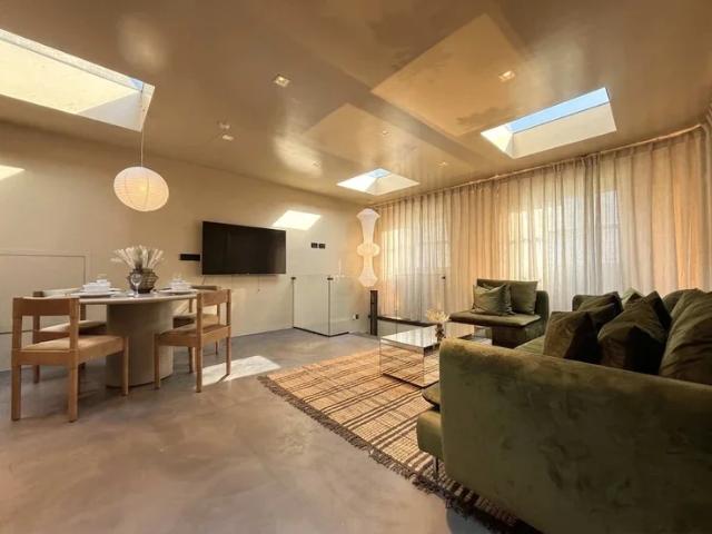 Apartment at Holland Park Avenue, Greater London
