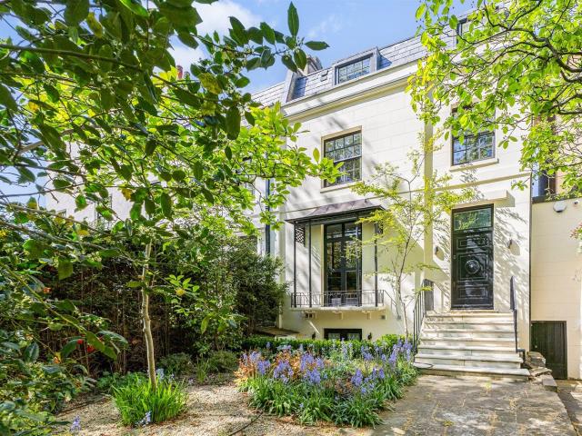 Apartment at Holland Park Avenue, Greater London