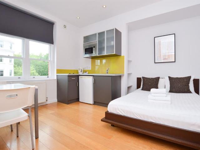 Apartment at Holland Park Avenue, Greater London