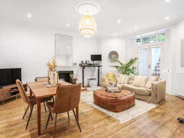 Apartment at Holland Park Avenue, Greater London