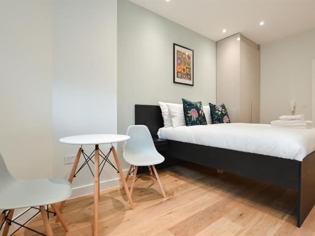 Apartment at Holland Park Avenue, Greater London