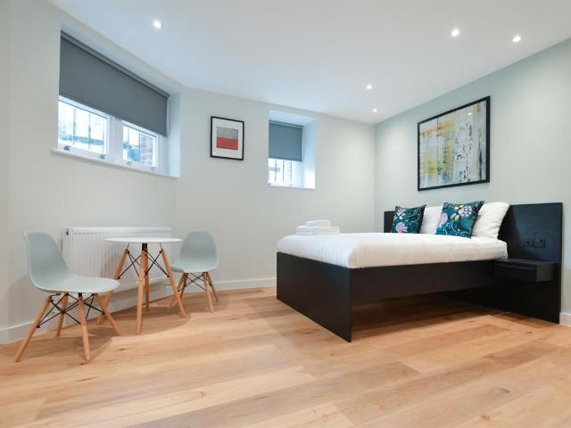 Apartment at Holland Park Avenue, Greater London