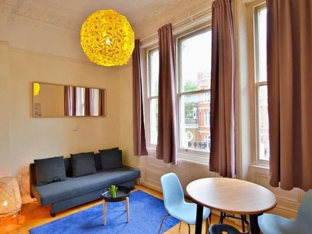 Apartment at Holland Park Gardens, Greater London