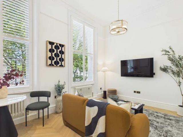 Apartment at Holland Park Gardens, Greater London