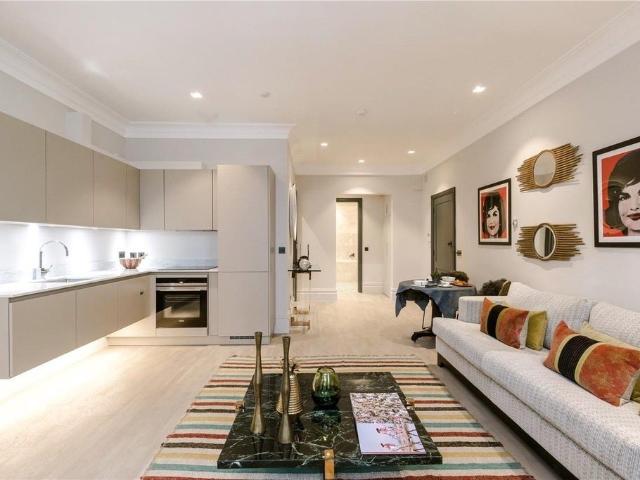 Apartment at Holland Park, Greater London