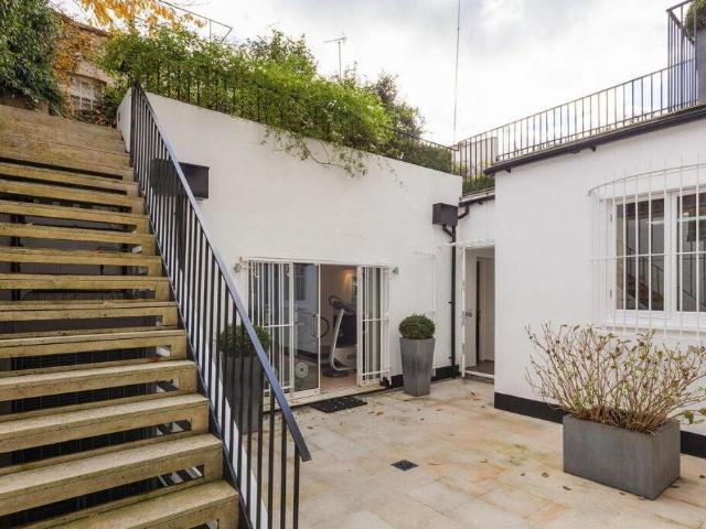 Apartment at Holland Park, Greater London