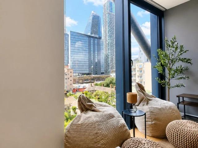 Apartment at Holland Street, Greater London