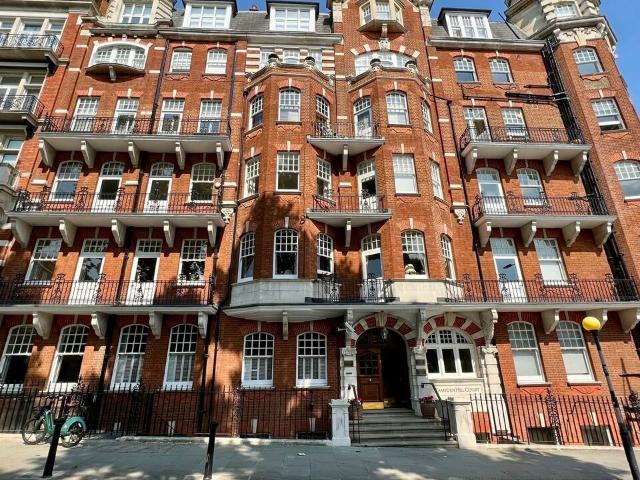 Apartment at Holland Street, Greater London