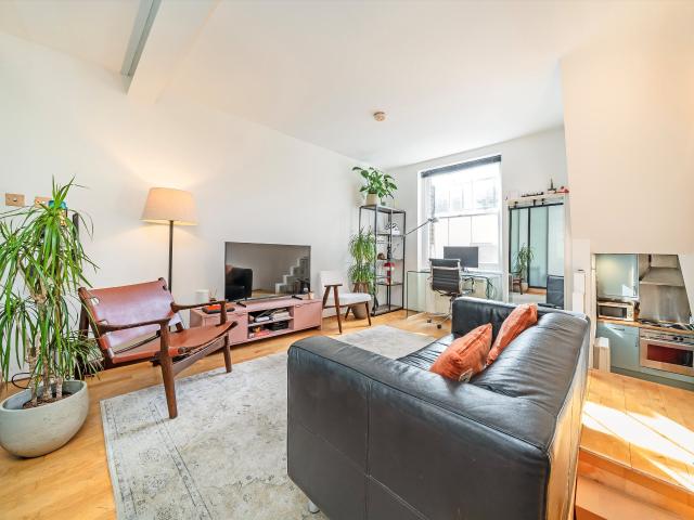 Apartment at Holland Street, Greater London