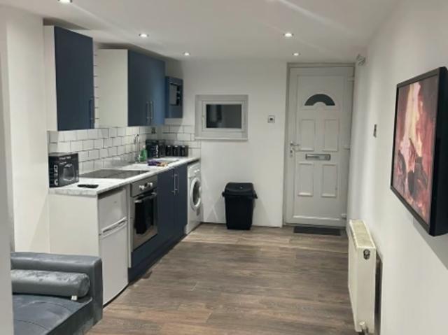 Apartment at Hollin Park Mount, Leeds