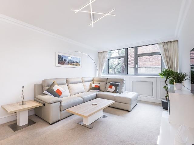 Apartment at Hollytree Close, Greater London
