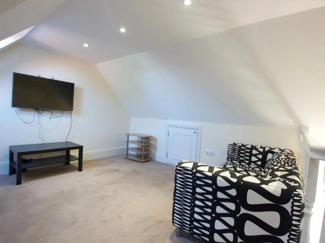 Apartment at Hollycroft Avenue, Greater London
