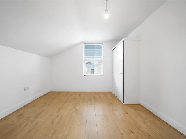 Apartment at Holmewood Road, Greater London