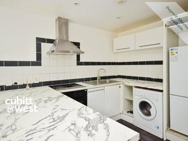 Apartment at Holmwood Gardens, Greater London