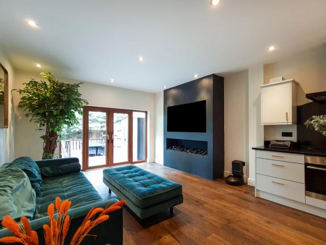 Apartment at Home Park Road, Greater London