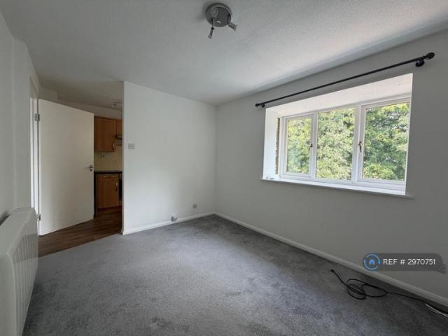 Apartment at Honeywood Close, Portsmouth