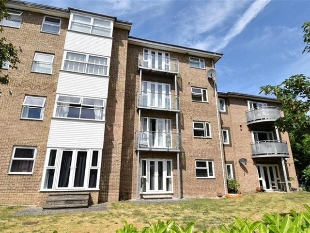 Apartment at Hook Road, Greater London