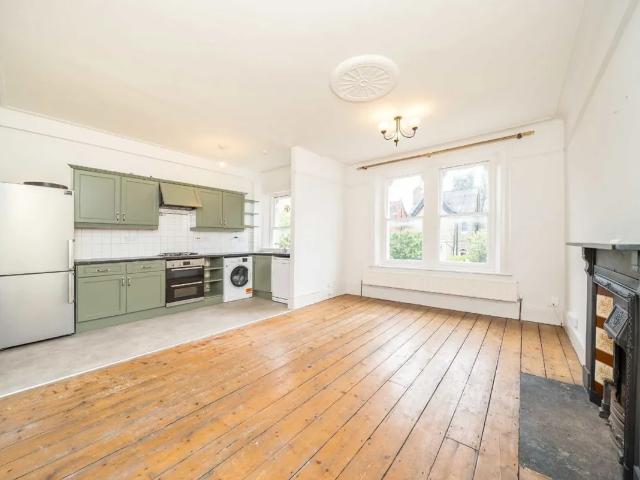 Apartment at Hopton Road, Greater London
