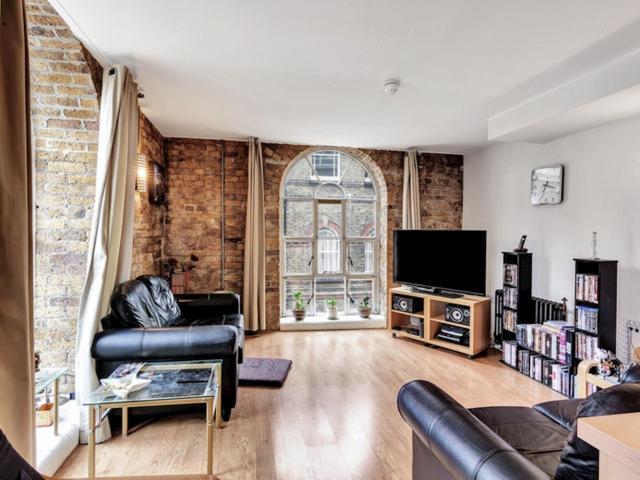 Apartment at Hopton Road, Greater London